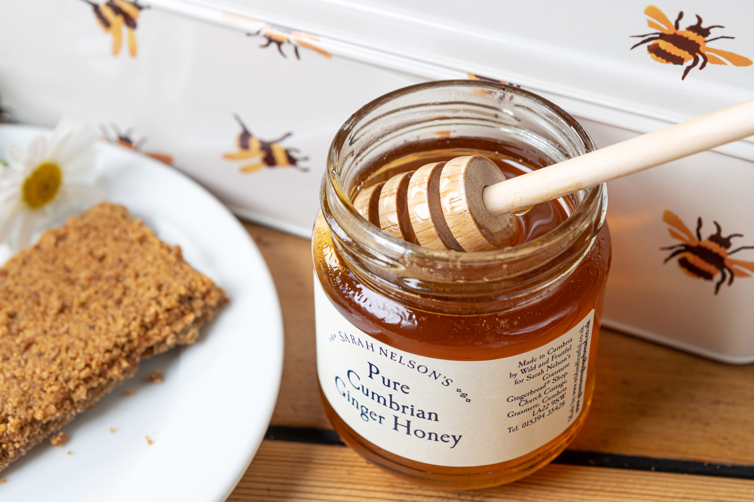 Grasmere Gingerbread® Bumblebee Gift Tin | Grasmere Gingerbread